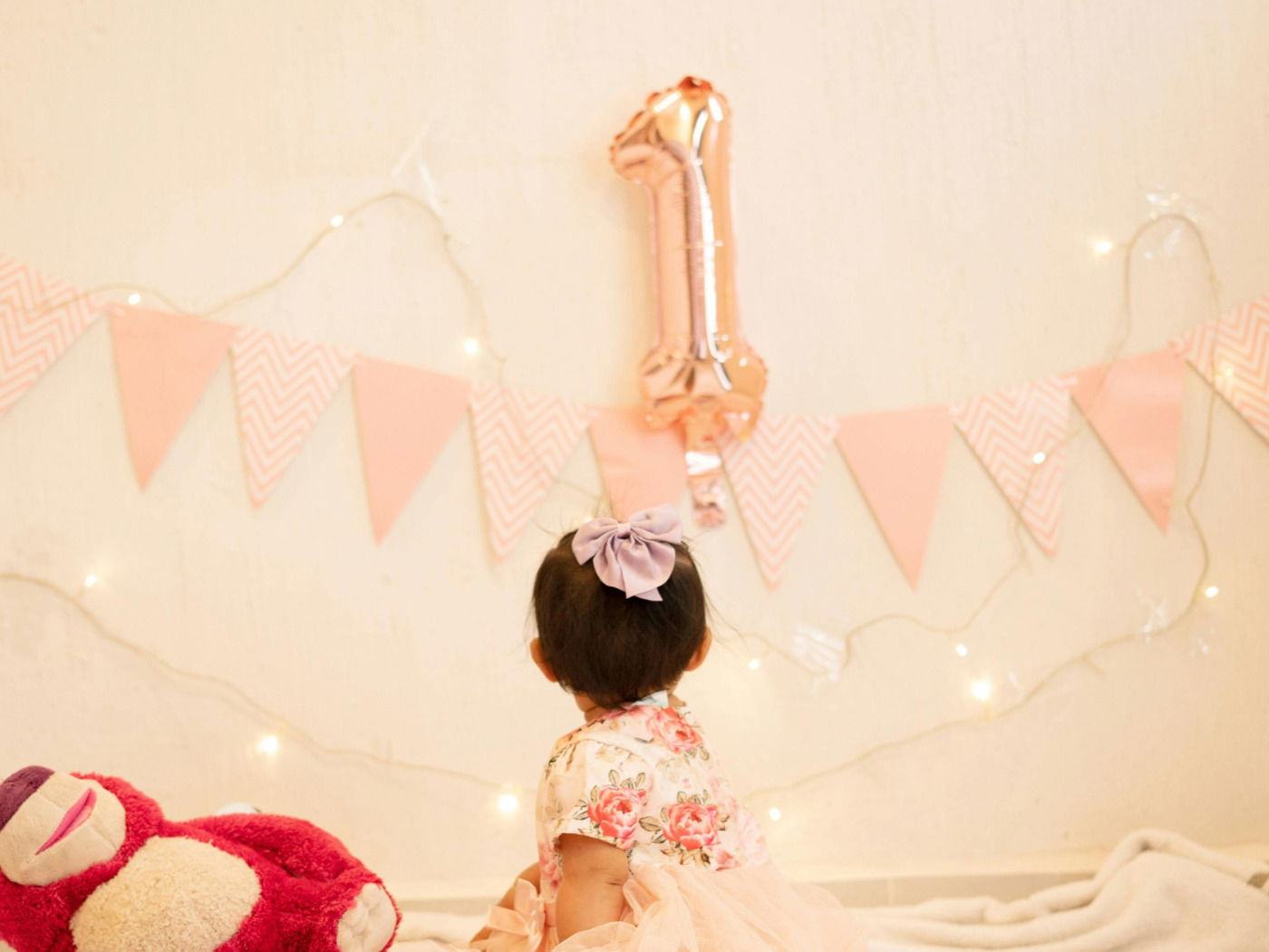 Feliz primer añito: 57 frases para expresar tu alegría y cariño - Pensador