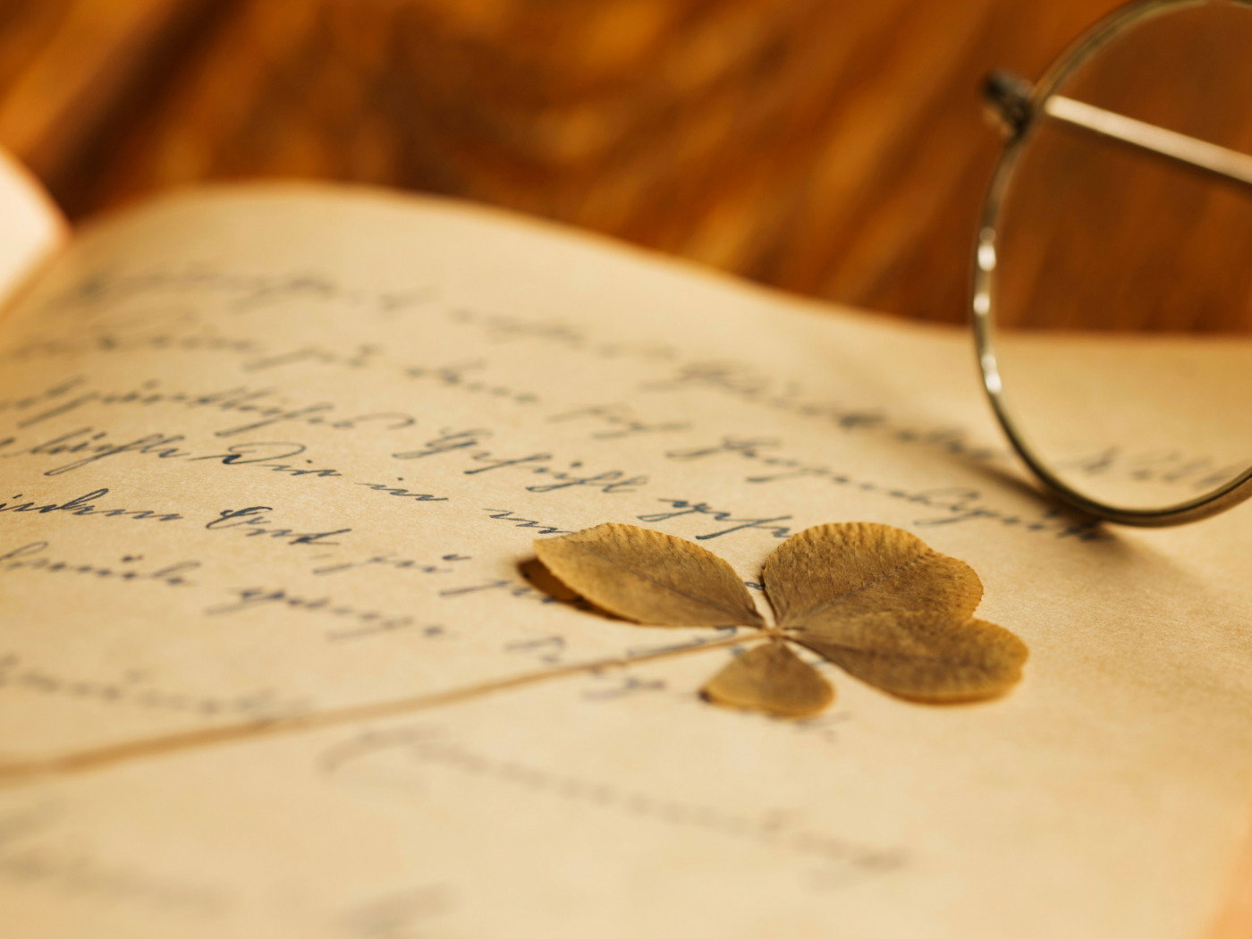 Versos cortos: 23 ejemplos de poesía breve y poderosa - Pensador