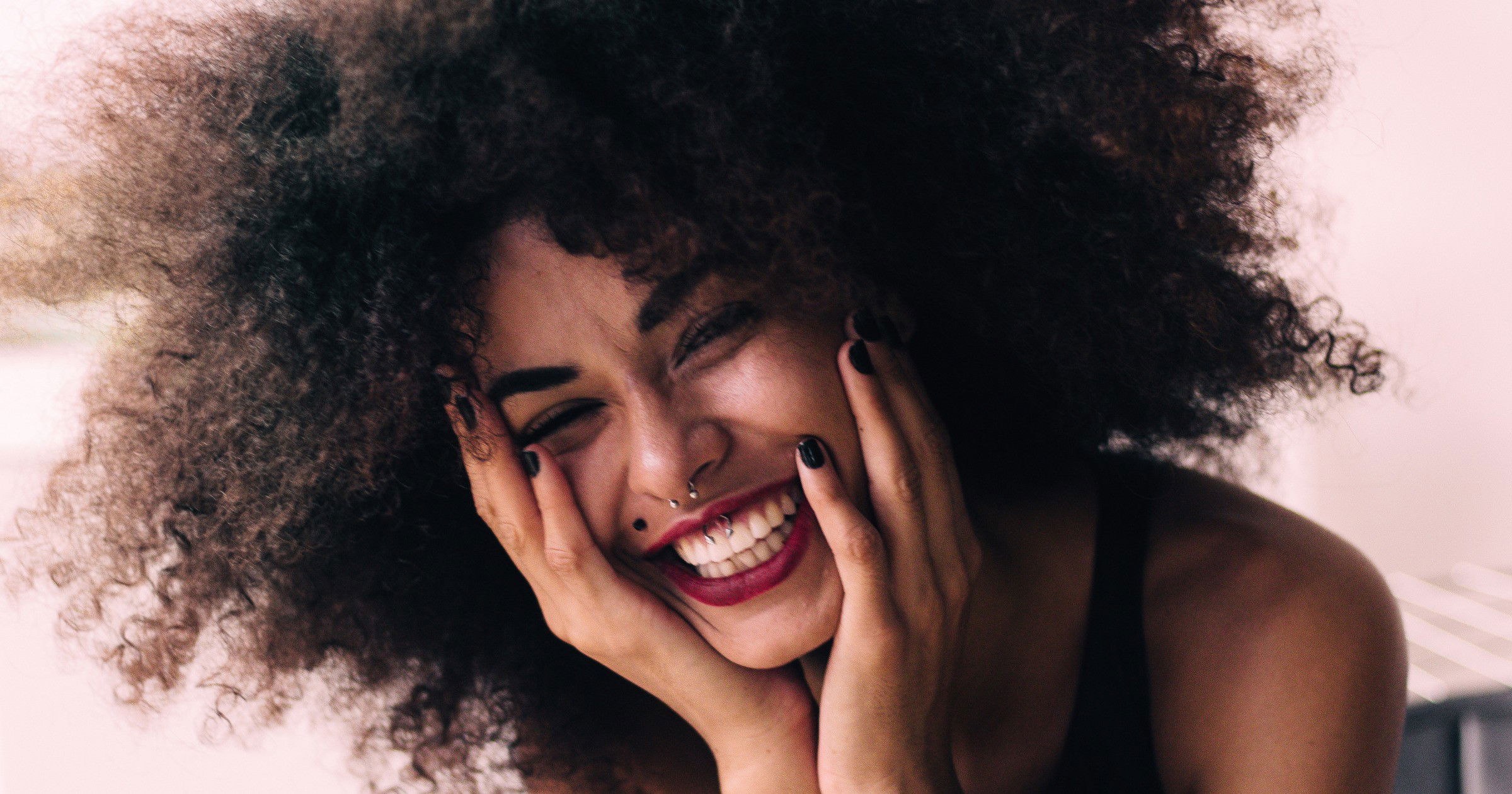 Ela é assim: frases que revelam toda a sua essência - Pensador